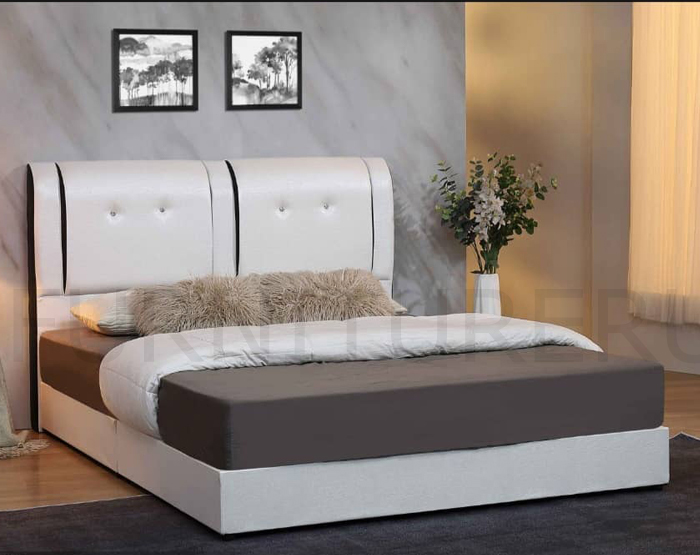 3304 Upholstered Queen Divan Bedframe